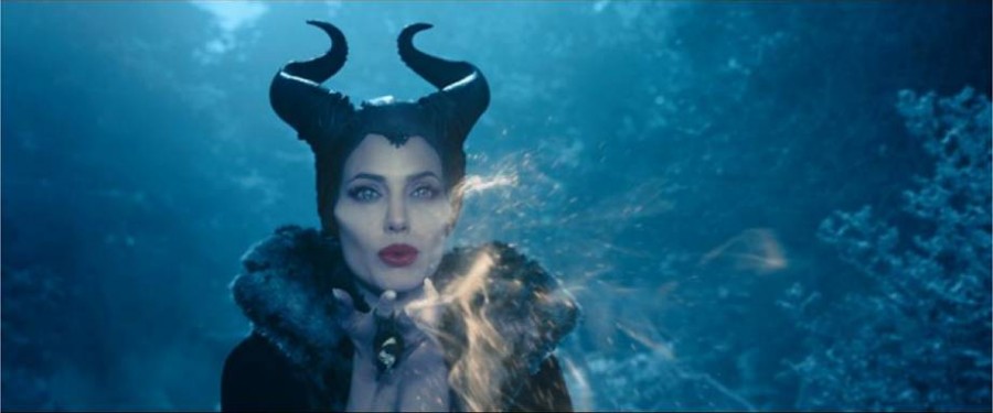 Bow To The Queen of the Moors – Maleficent Rules Our Hearts And Souls ...